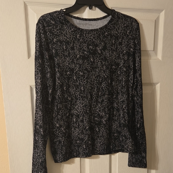 Hang Ten | Tops | Hang Ten Black And White Floral Long Sleeve Top ...